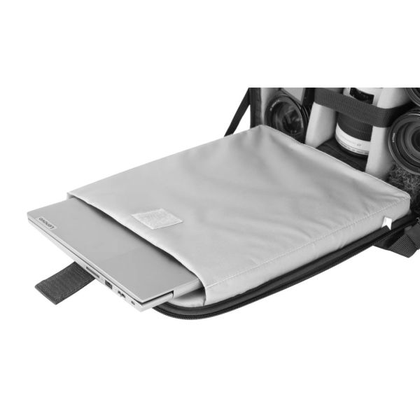 Vanguard VESTA Aspire 45 NV 18 Litre Backpack Navy Blue